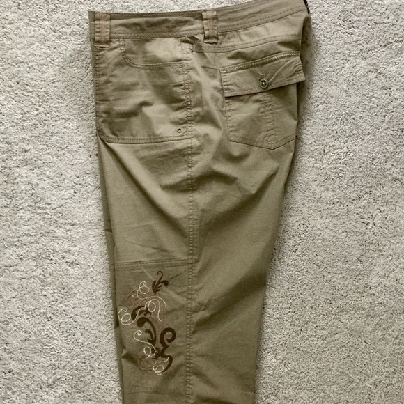 Cache | Pants & Jumpsuits | Cache Light Weight Cargo Style Capri Pants ...